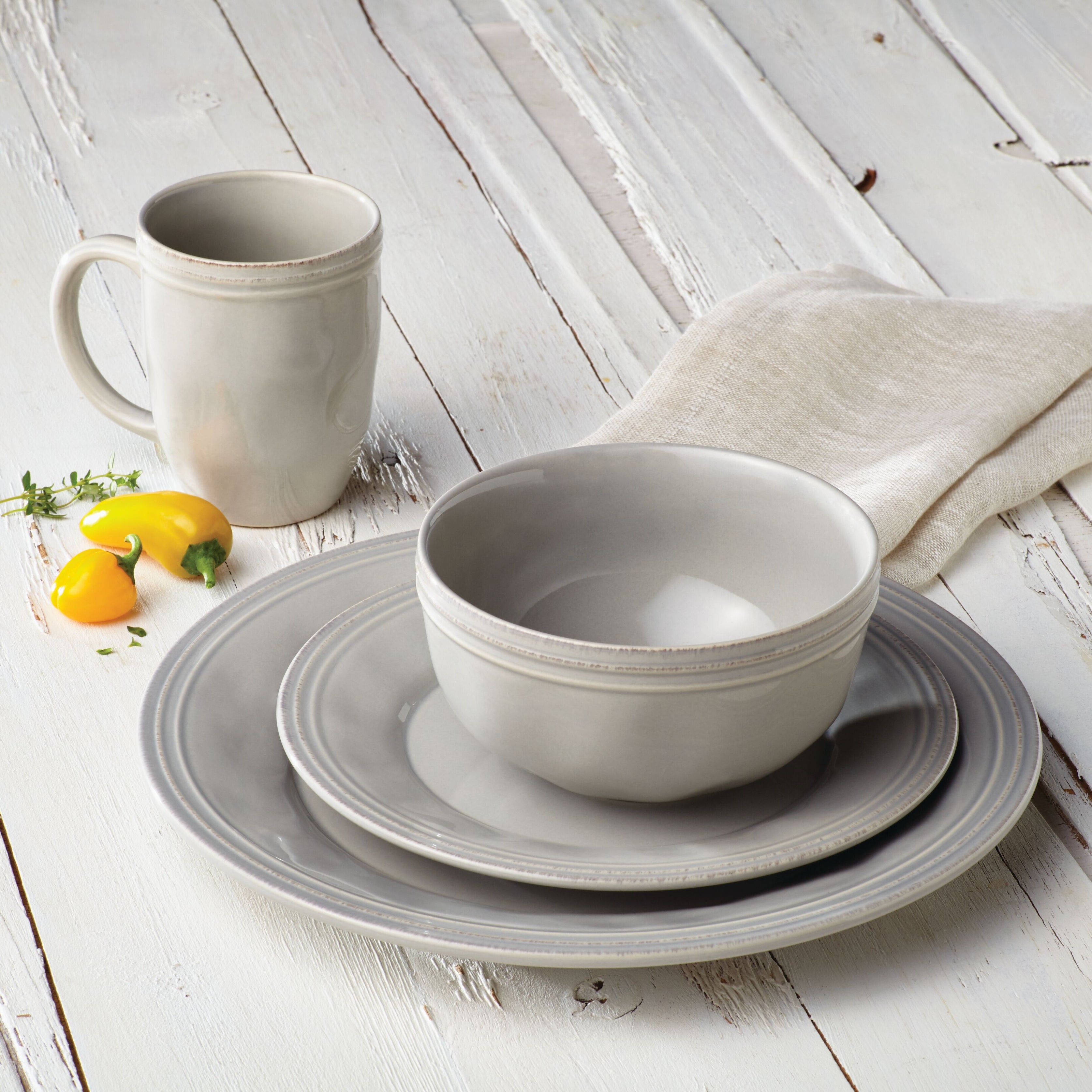 16 Piece Dinnerware Set: Cucina Dinnerware | Rachael Ray